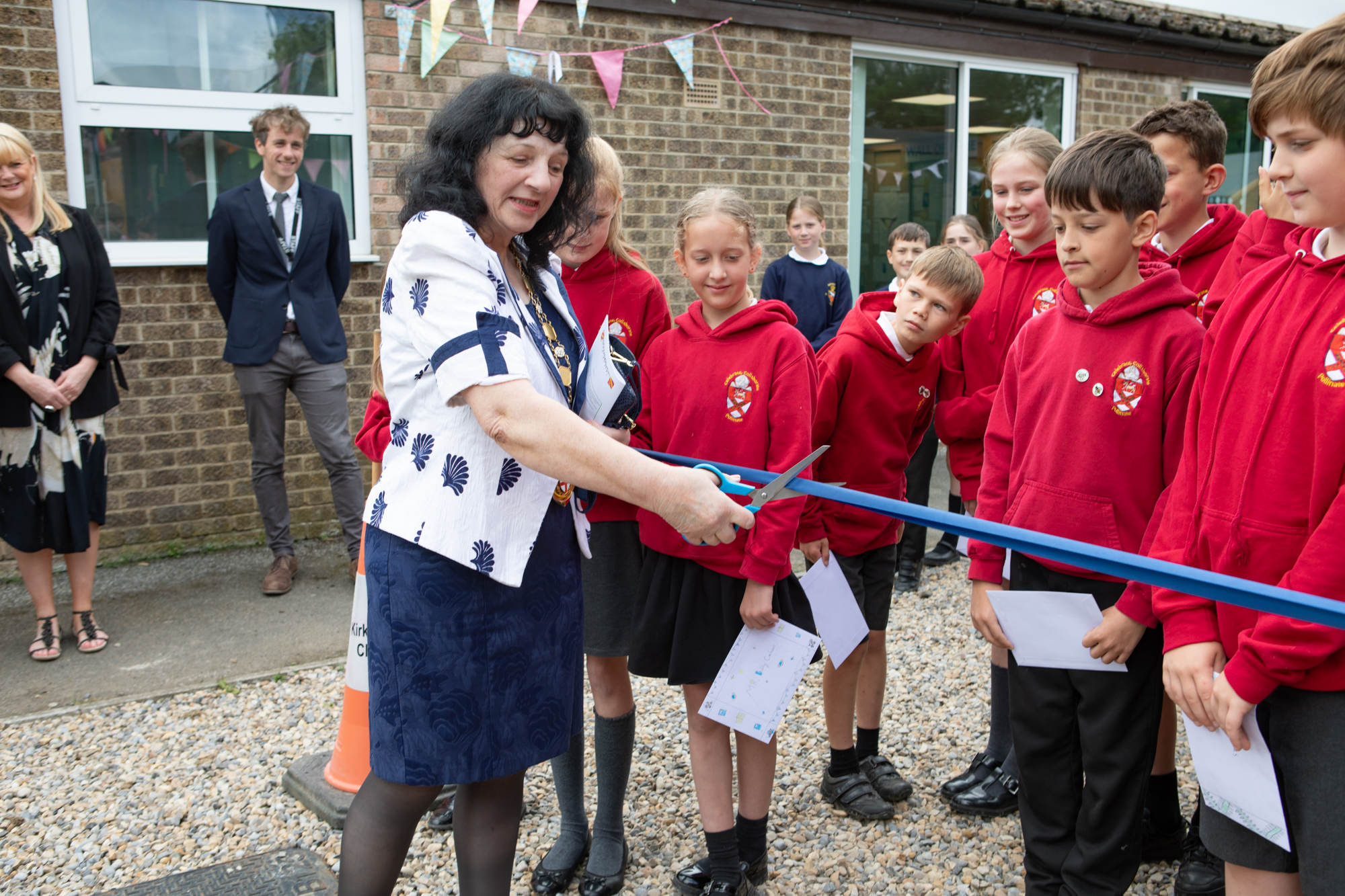 Yorkshire business donates new library for primary school - Potter Space